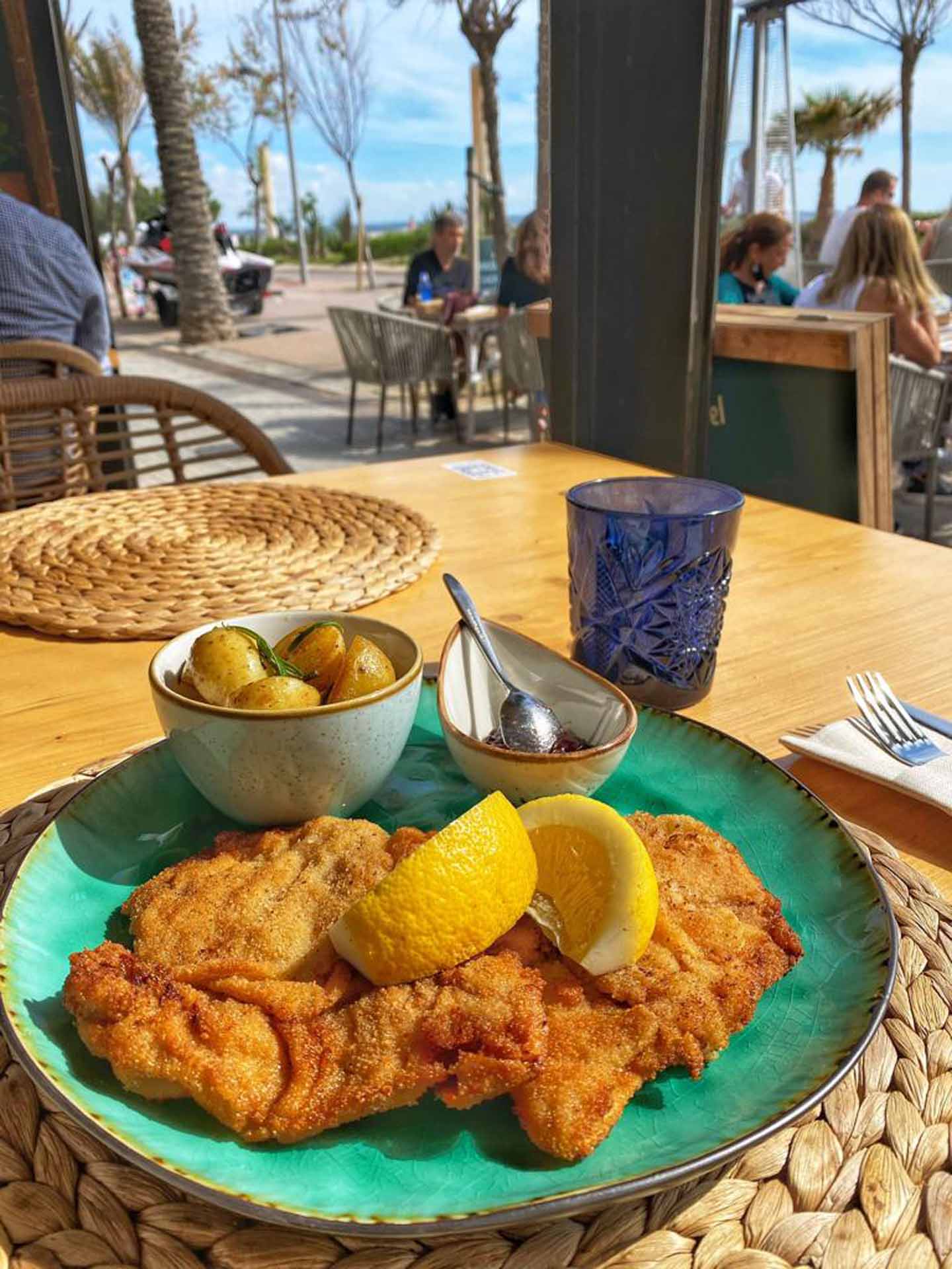 Al Faro Beach Bar Lounge Restaurant